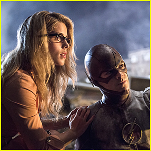 Felicity Smoak Returns To ‘The Flash’ For Season 4 | Emily Bett ...