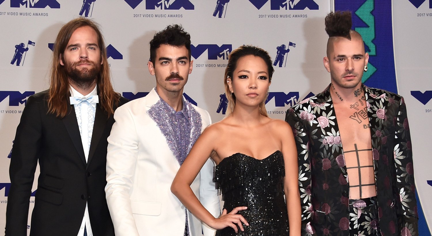 DNCE Rocks Cool Fashion at MTV VMAs 2017! | 2017 mtv vmas, Cole Whittle ...