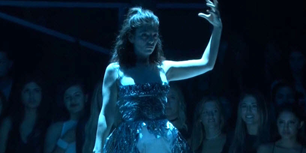 Lorde Doesn’t Care What Haters Think About Her Dancing VMAs Performance ...