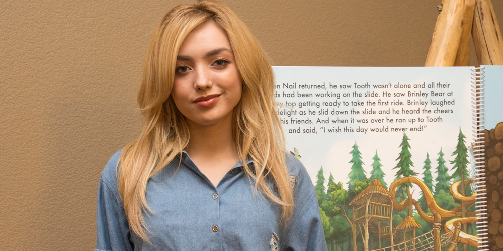 Peyton List Reads Night Time Story at Great Wolf Lodge Southern ...