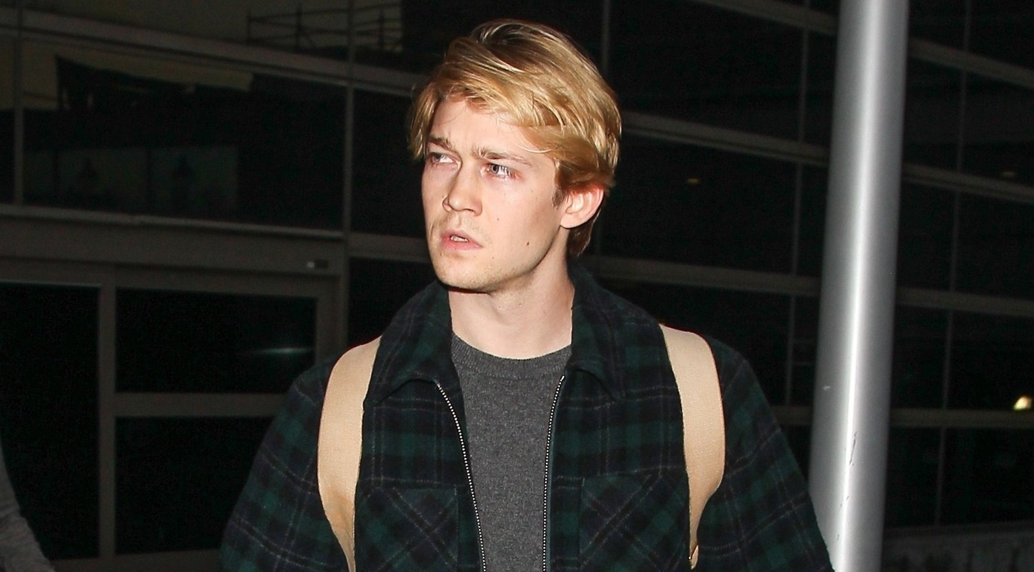 Joe Alwyn Arrives in the States After the Holidays! | Joe Alwyn | Just ...