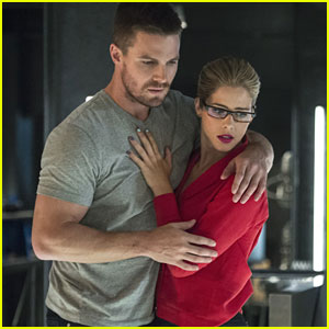 Stephen Amell Visits The Olicity Bench Fans Dedicated To The ‘Arrow ...