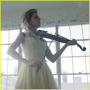 Lindsey Stirling Shares ‘Greatest Showman’ Violin Medley – Watch Now ...