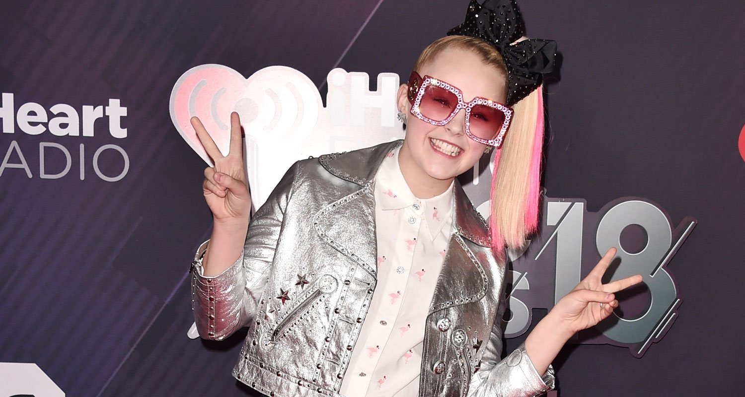 JoJo Siwa Shows Off Her Signature Style at iHeartRadio Music Awards ...