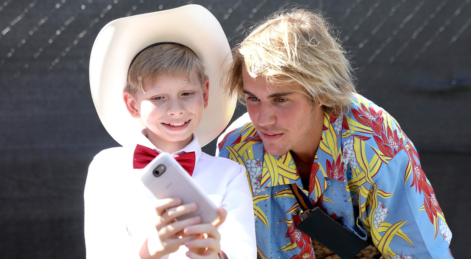 Justin Bieber Meets Walmart Yodel Kid & Then Sings His Song at ...
