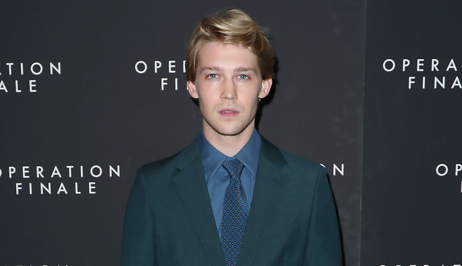 Joe Alwyn Look So Handsome at His Movie Premiere! | Joe Alwyn | Just ...