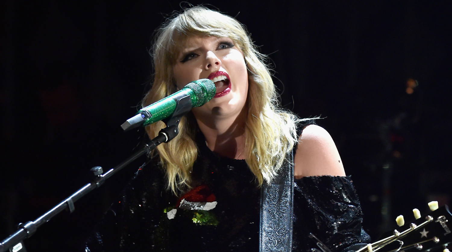 Taylor Swift Sings ‘Tied Together With a Smile’ Live for the First Time ...