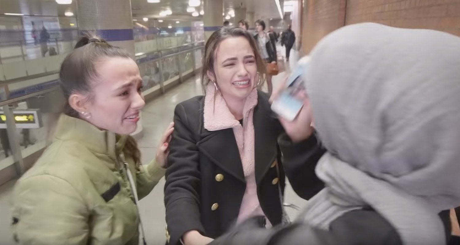 Veronica & Vanessa Merrell Meet Their Internet Best Friend For the ...