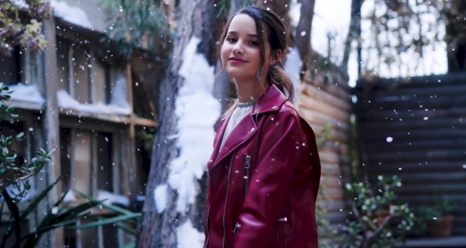 Annie LeBlanc Drops Holiday Song ‘It’s Gonna Snow’ – Listen Now ...