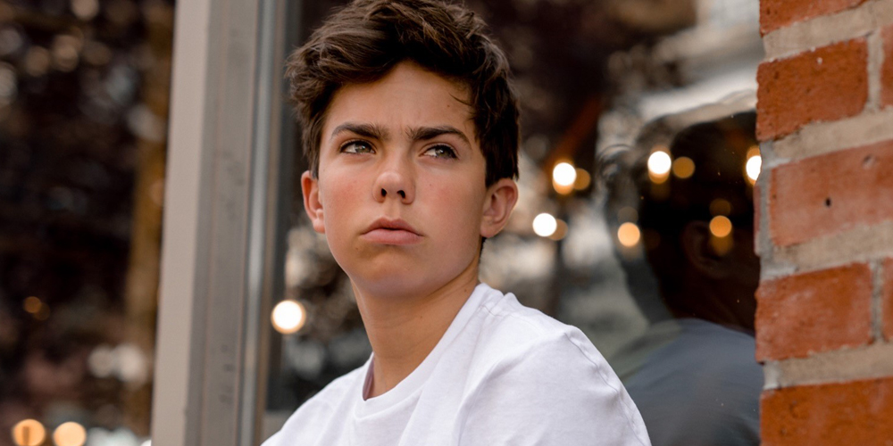 Austin Brown Premieres ‘In Betweenin’ Music Video With JJJ – Watch Now ...