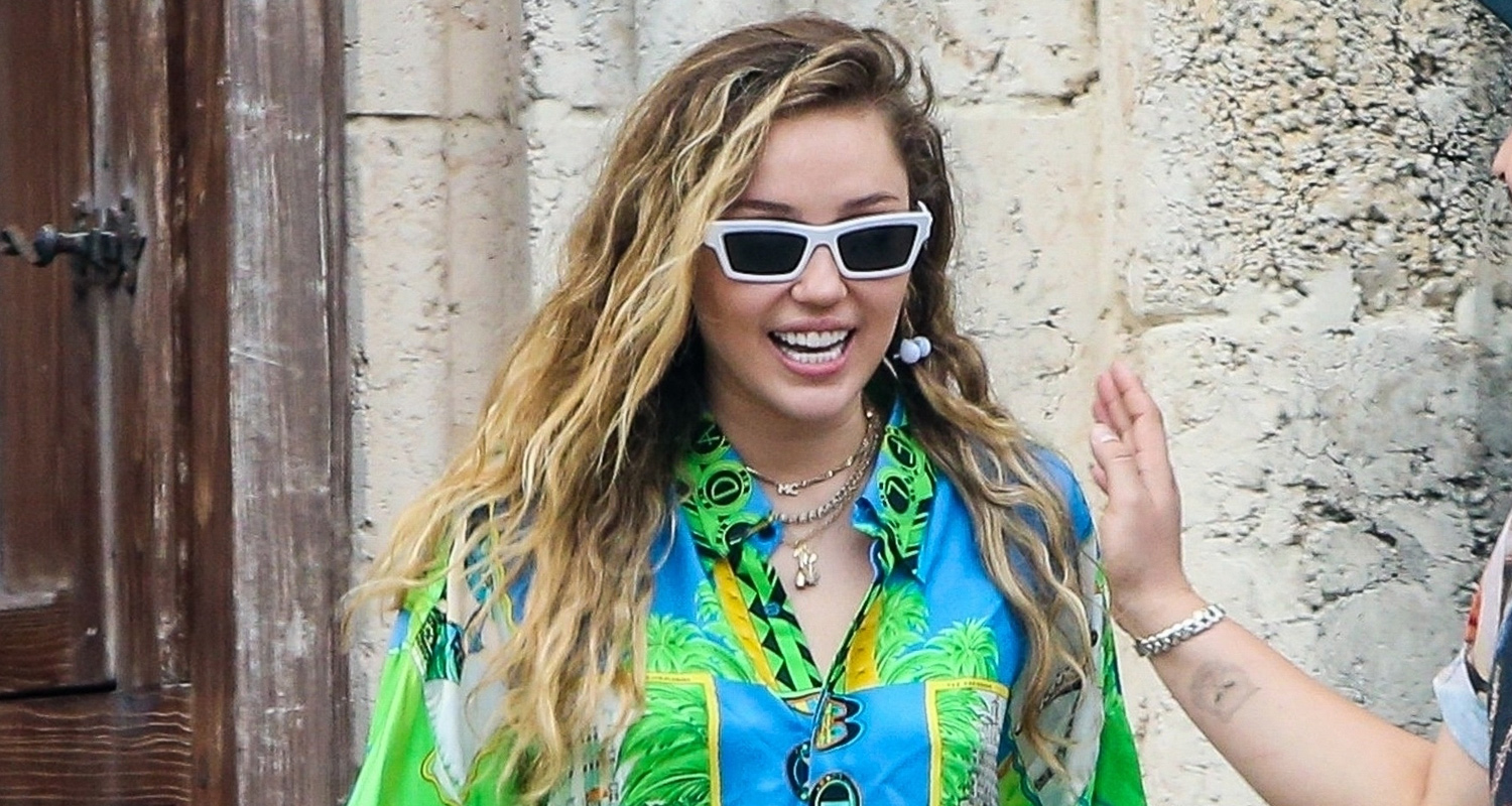 Miley Cyrus Makes Quick Stop in Miami! | Miley Cyrus | Just Jared Jr.