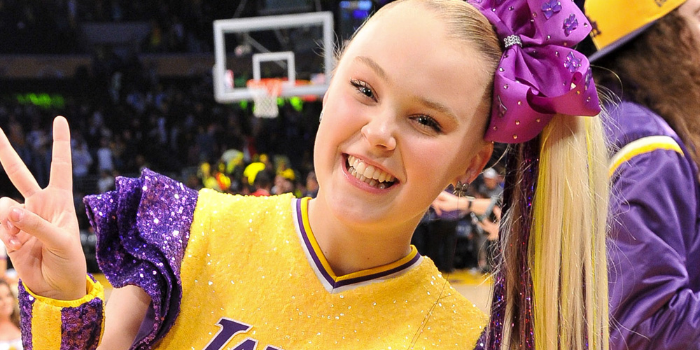 JoJo Siwa Rocks Glittery Purple Clip Ins For Her First Lakers Game ...