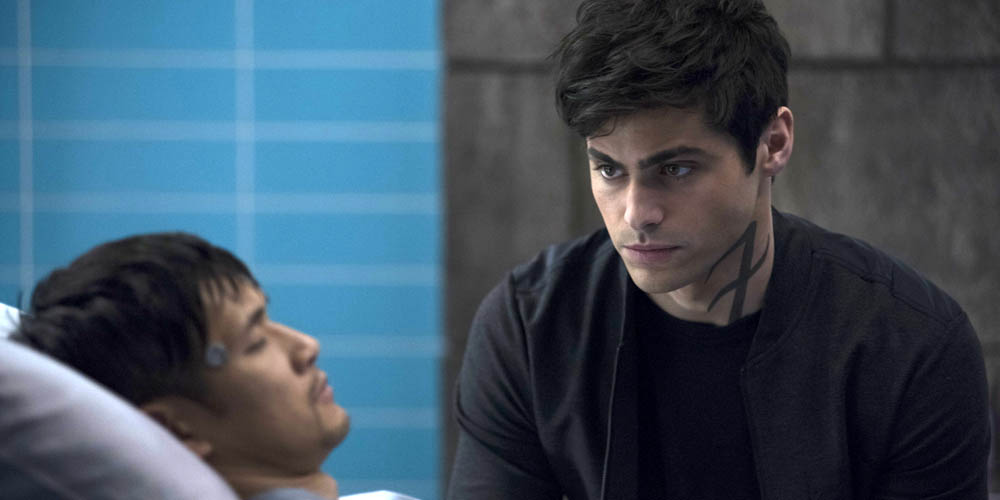 Magnus Is In The Hospital On Tonight’s ‘Shadowhunters’ & Alec Is By His ...