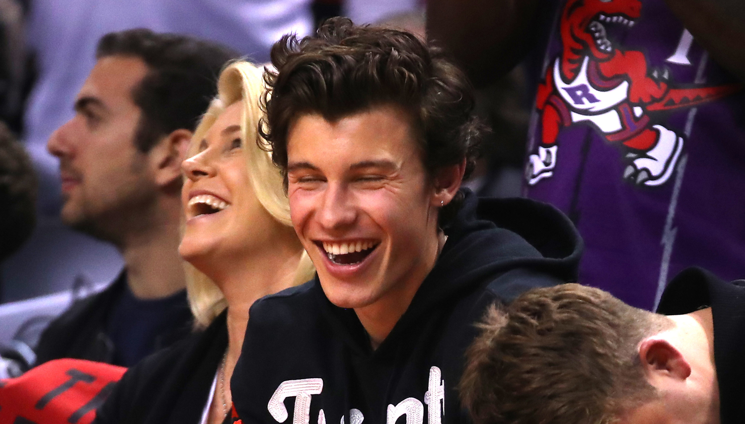 Shawn Mendes Has a Blast at NBA Finals 2019! | Drake, Shawn Mendes ...