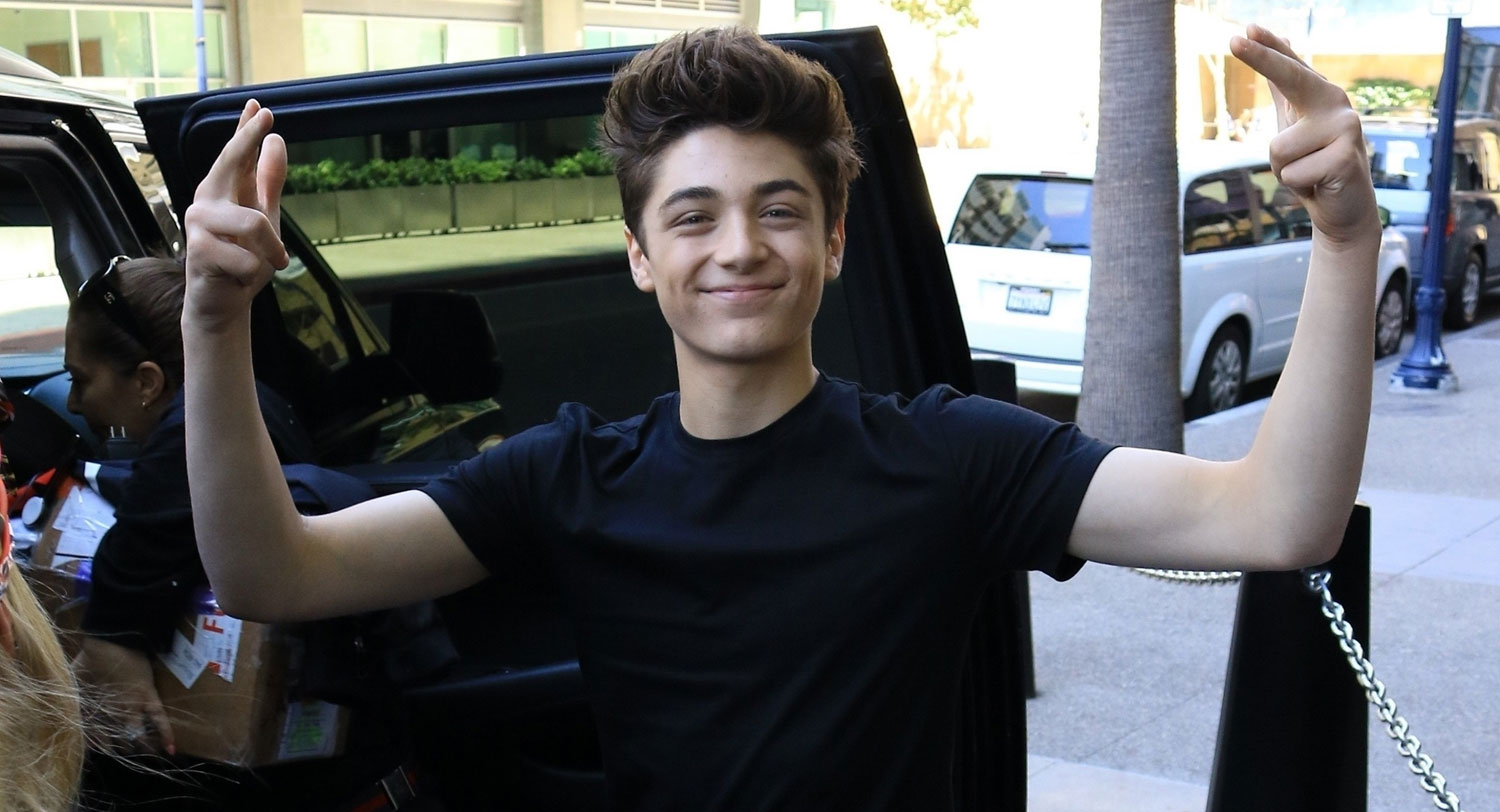 Asher Angel is All Smiles While Greeting Fans at Comic-Con 2019! | 2019 ...