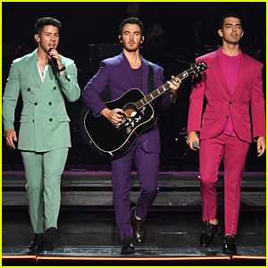Jonas Brothers Bring Out OG Band & Big Rob at Hershey Park Concert ...