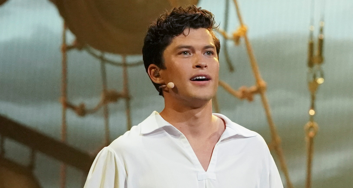 Graham Phillips Performs ‘Fathoms Below’ On ‘The Little Mermaid Live ...