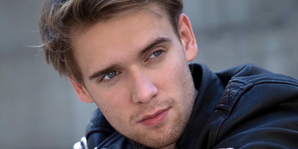 ‘Knight Before Christmas’ Star Harry Jarvis Will Make You Swoon With ...