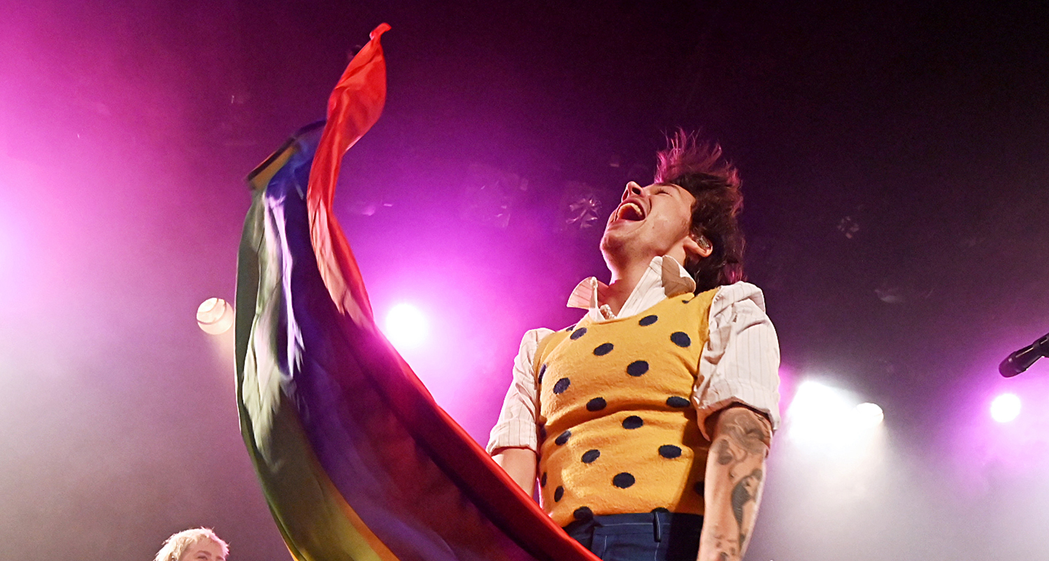 Harry Styles Performs One Direction Song at Secret NYC Show! (Video ...
