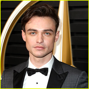 Thomas Doherty Leaves Little to the Imagination in New Selfie | Thomas ...