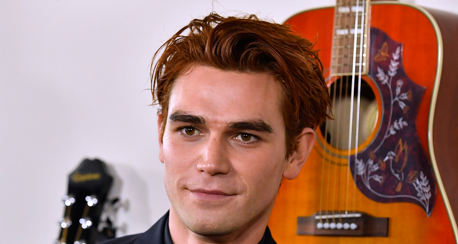 KJ Apa Suffers Head Injury On ‘Songbird’ Set, Had To Get Stitches | KJ ...