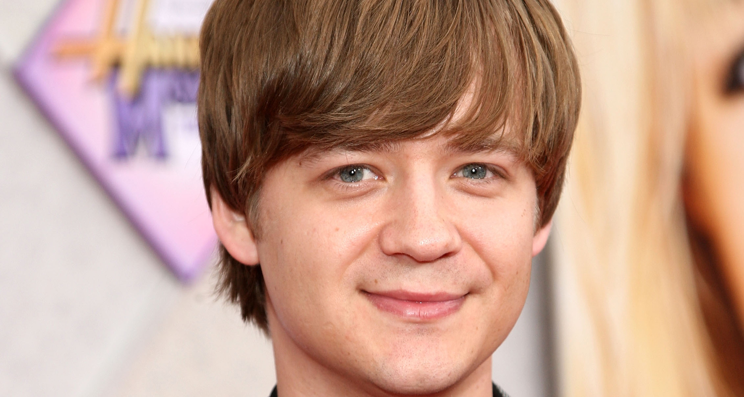 Hannah Montana’s Jason Earles To Guest Star On ‘Just Roll With It ...
