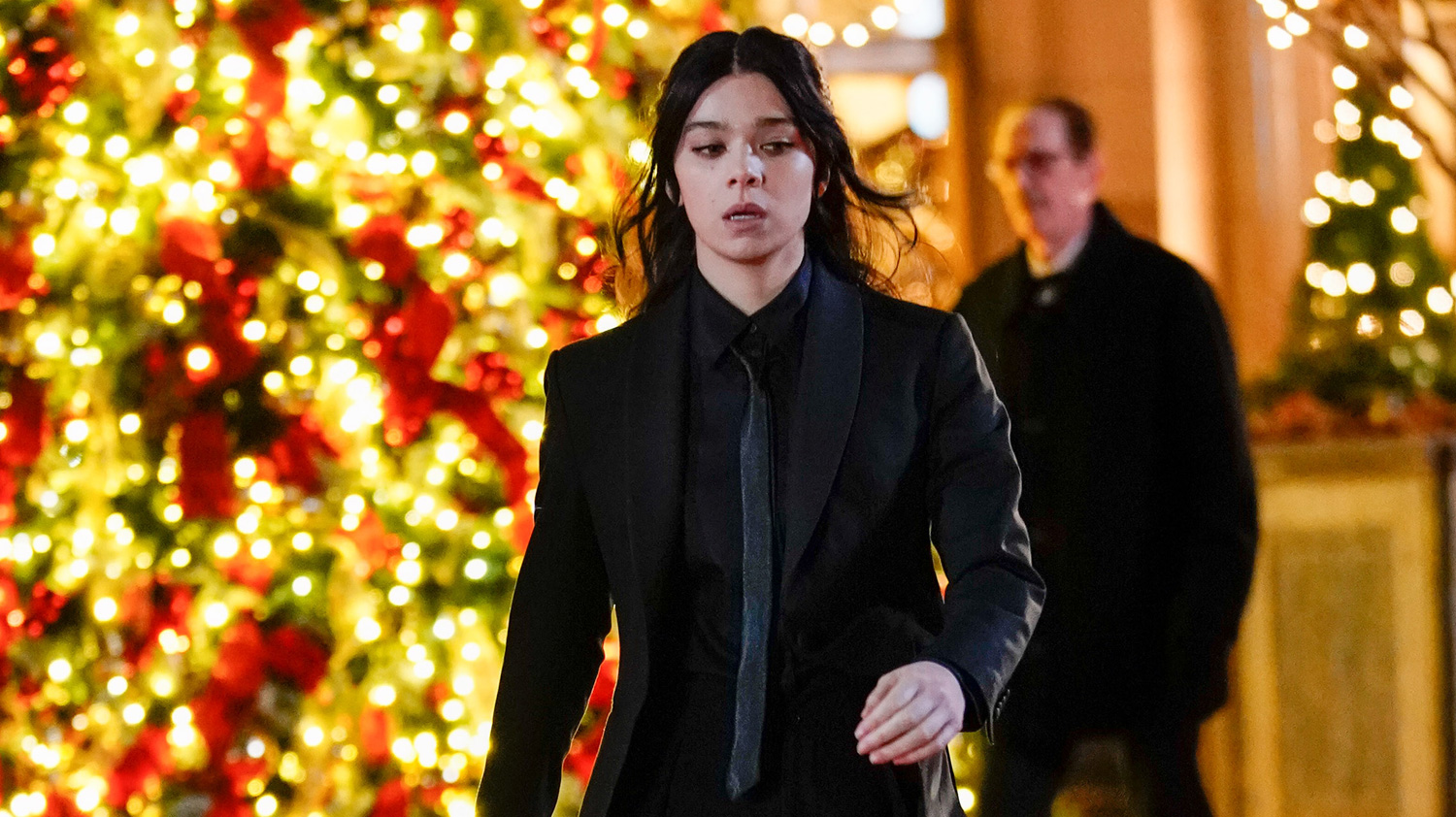 Hailee Steinfeld Films a Christmas-Set Scene for ‘Hawkeye’ in NYC ...