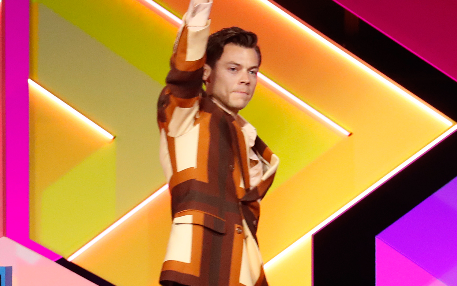 Harry Styles Dedicates His Win to Frontline Workers at Brit Awards 2021 ...