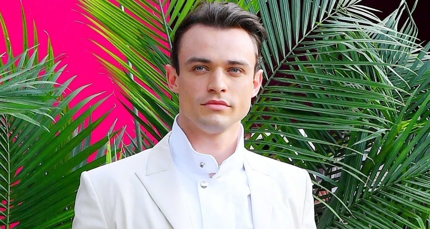 Thomas Doherty Reacts To Those Underwear Set Photos, Reveals How ...