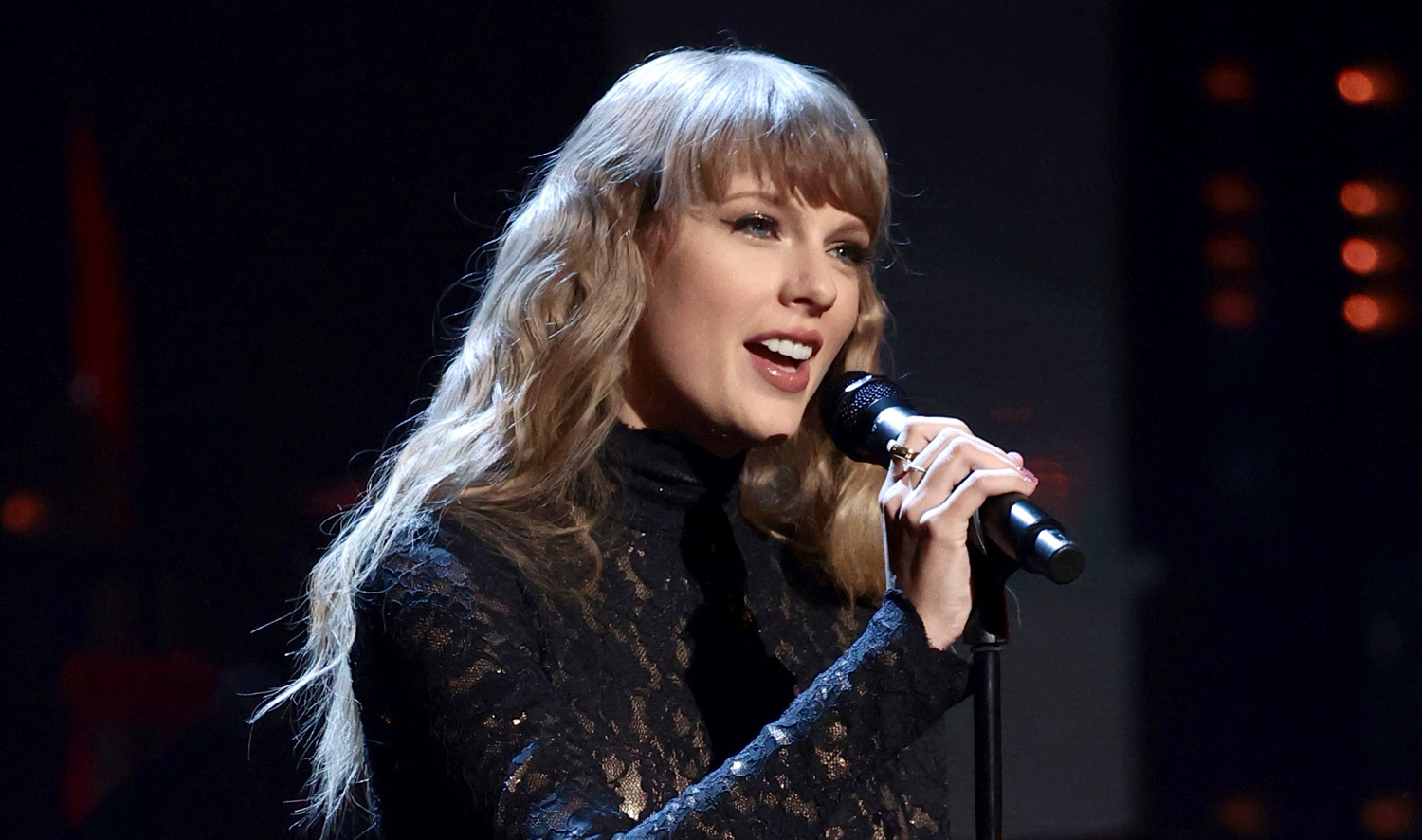 Taylor Swift’s ‘Red (Taylor’s Version)’ Is Here – Listen Now! | First ...