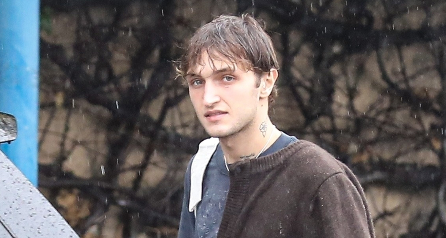 Anwar Hadid Braves the Rainy Weather While Hanging Out with a Friend in ...