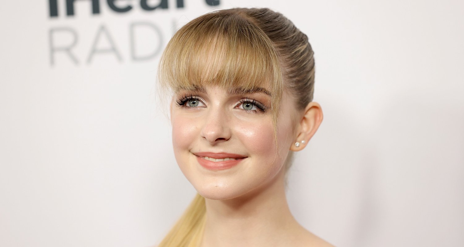Mckenna Grace Opens Up About Living with Scoliosis | McKenna Grace ...
