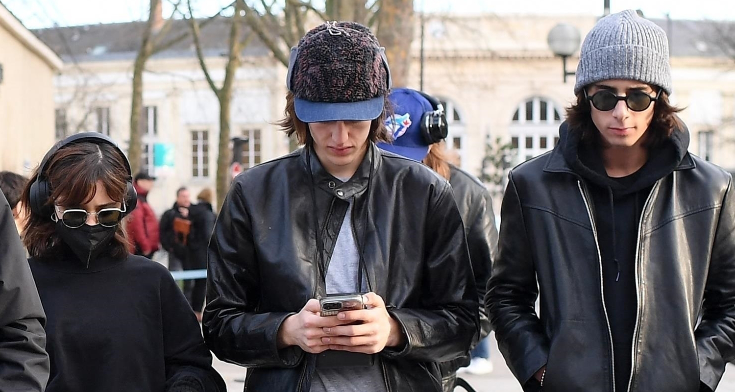 Jenna Ortega, Percy Hynes White & Georgie Farmer Go Sightseeing After ...