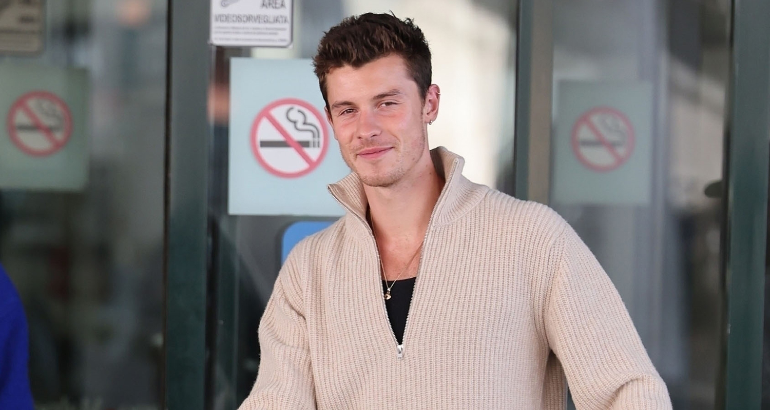 Shawn Mendes Lands in Italy with His Guitar in Hand | Shawn Mendes ...